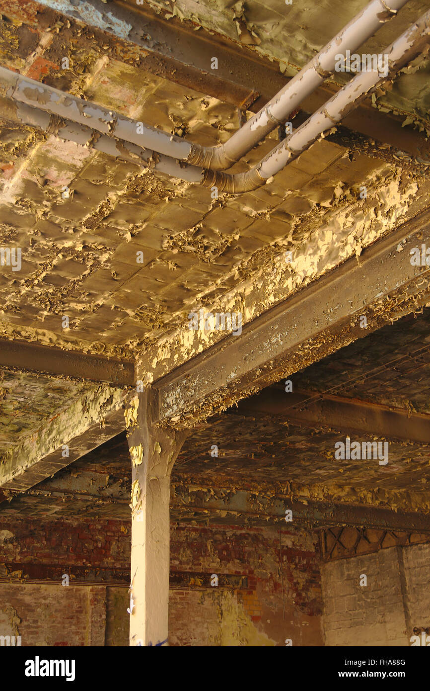 Crumbling column hi-res stock photography and images - Alamy