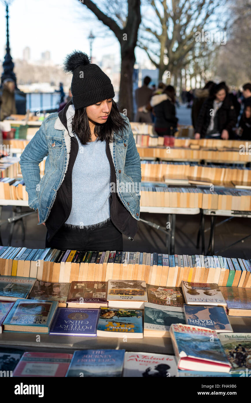 Choosing a book hi-res stock photography and images - Alamy