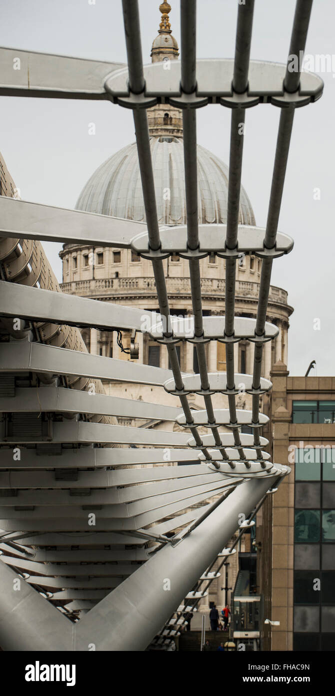 Looking up at St Paul`s Cathedral through bridge structure Stock Photo ...