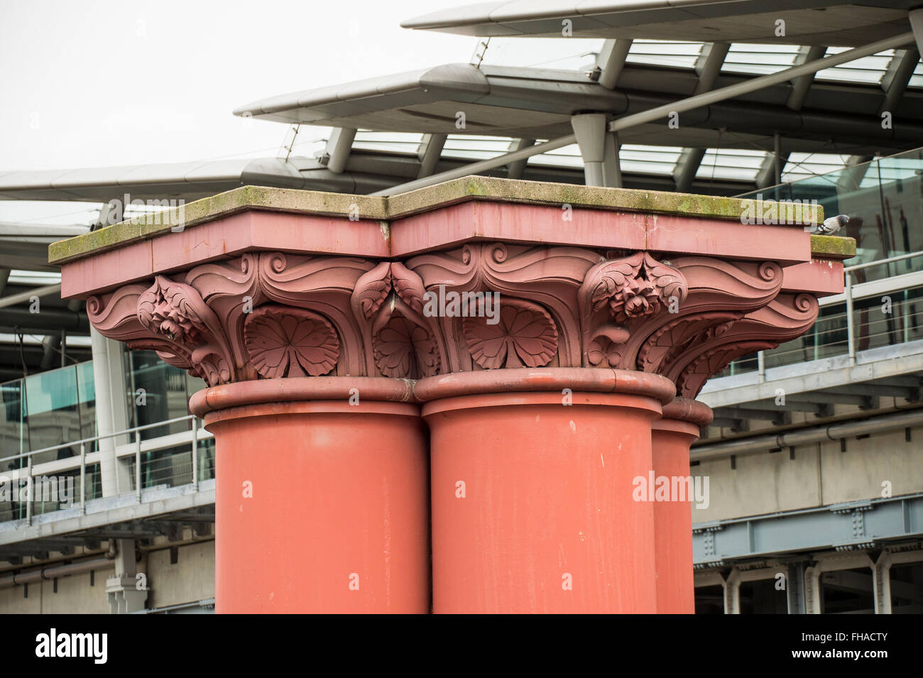 Bridge with round columns hi-res stock photography and images - Alamy