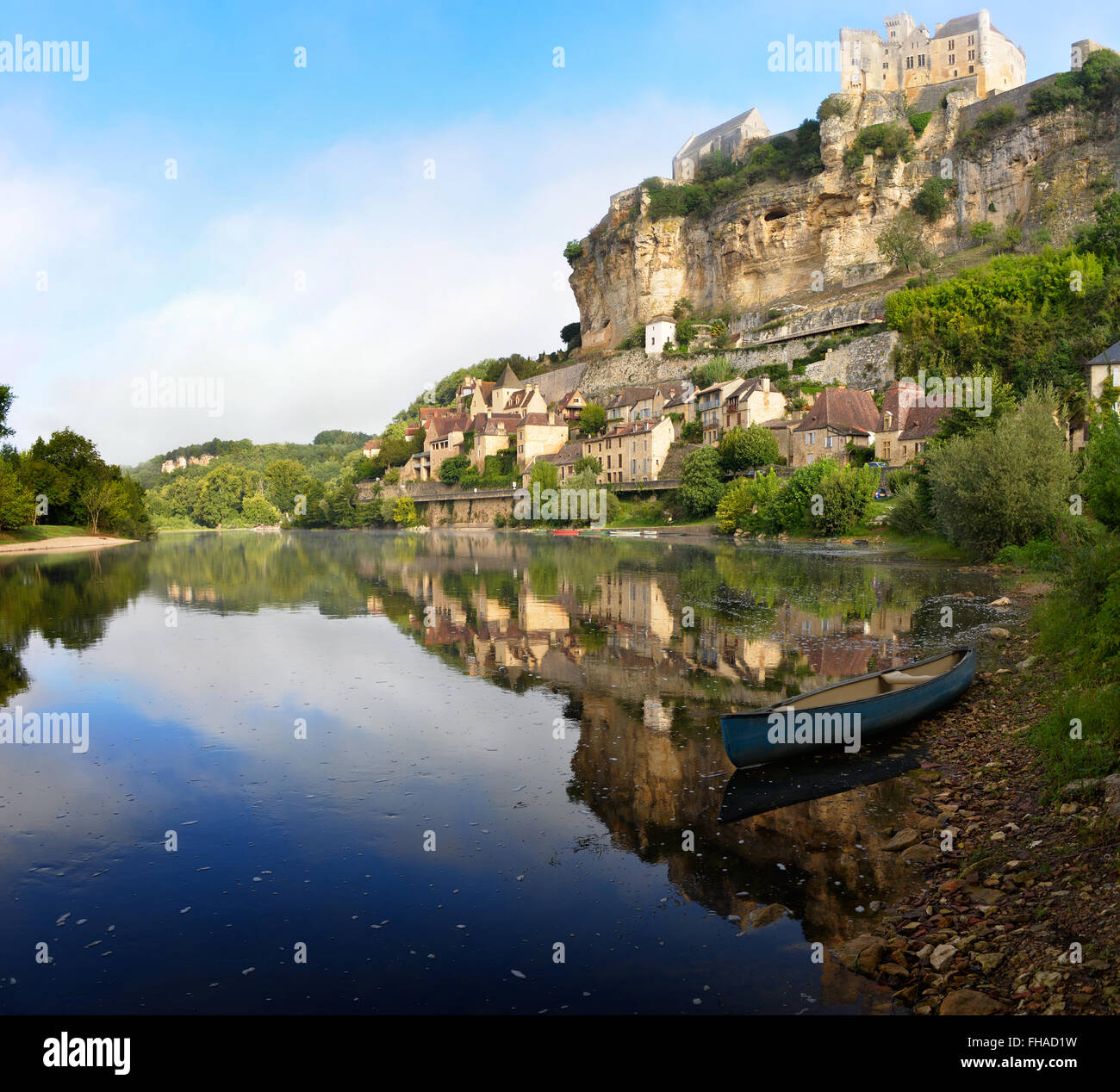 The village of Beynac-et-Cazenac with the Chateau de Beynac castle ...