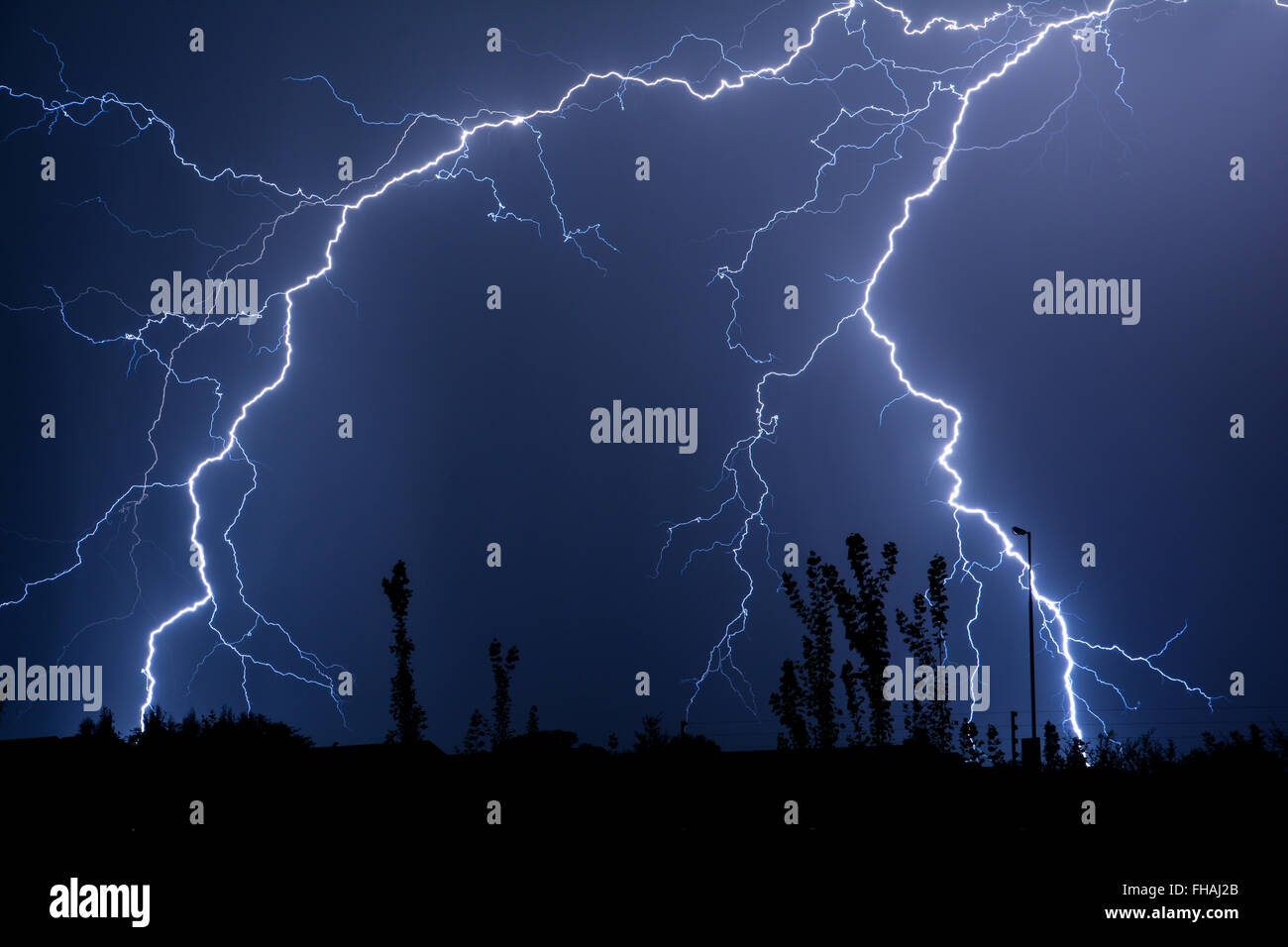Ground to cloud lightning hi-res stock photography and images - Alamy