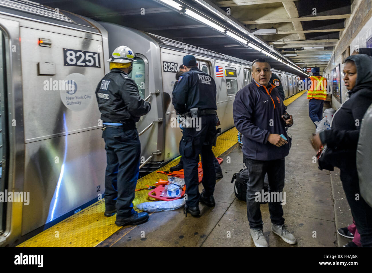 14th street union square subway station hi-res stock photography and ...