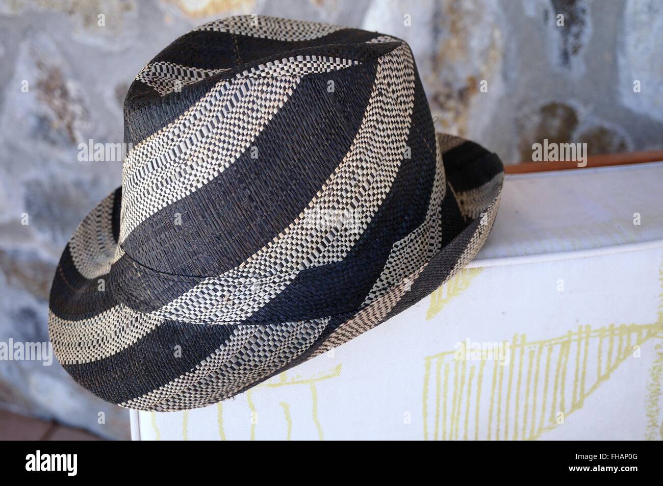 Straw fedora panama hat hi-res stock photography and images - Alamy
