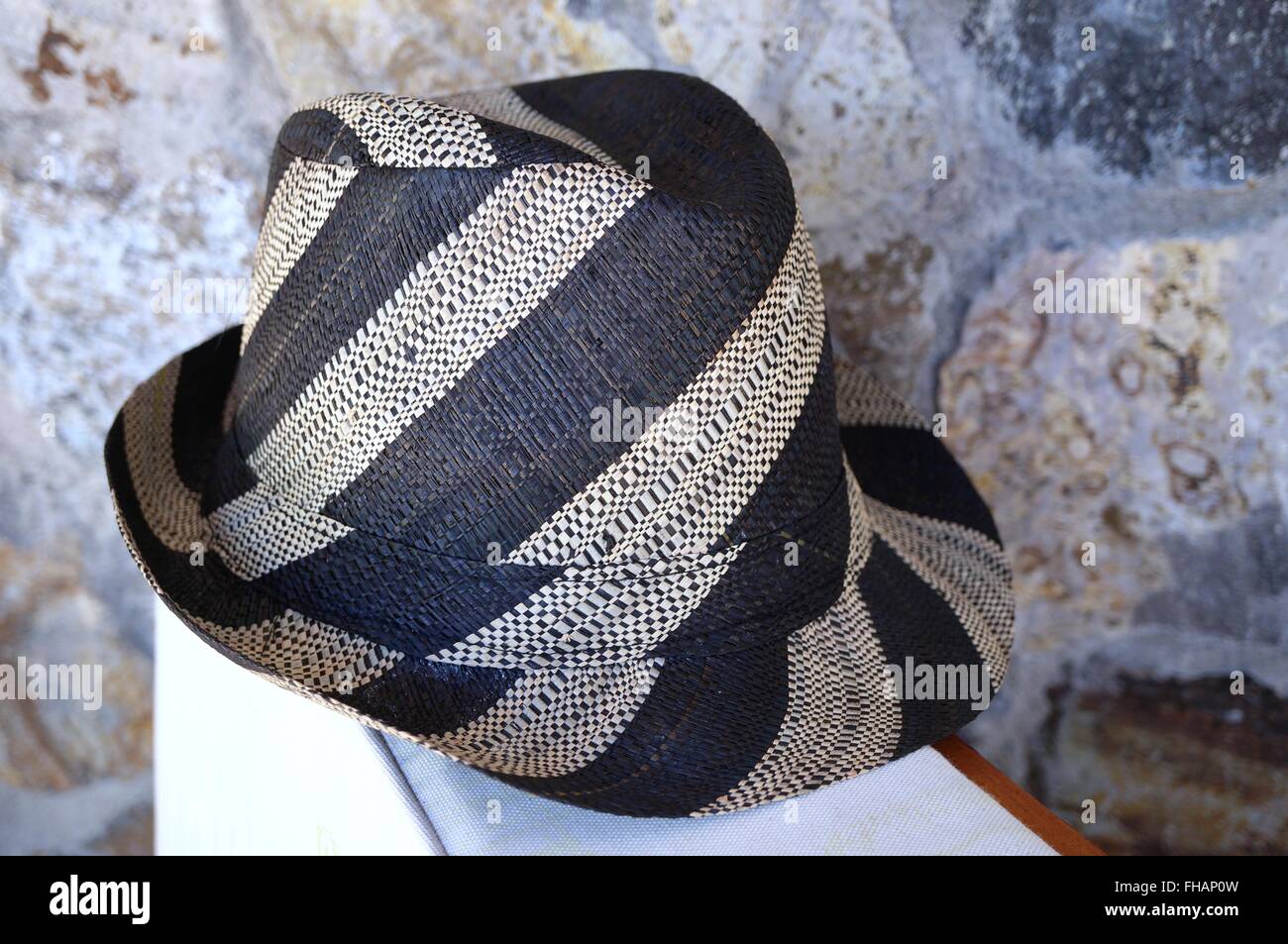 Straw fedora panama hat hi-res stock photography and images - Alamy