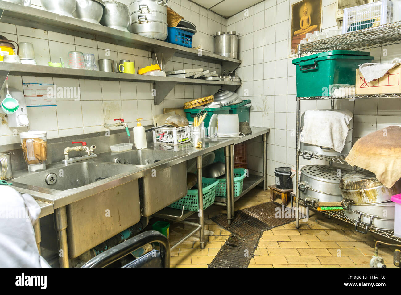 irregularity cuisine setting, dirty kitchen Stock Photo - Alamy