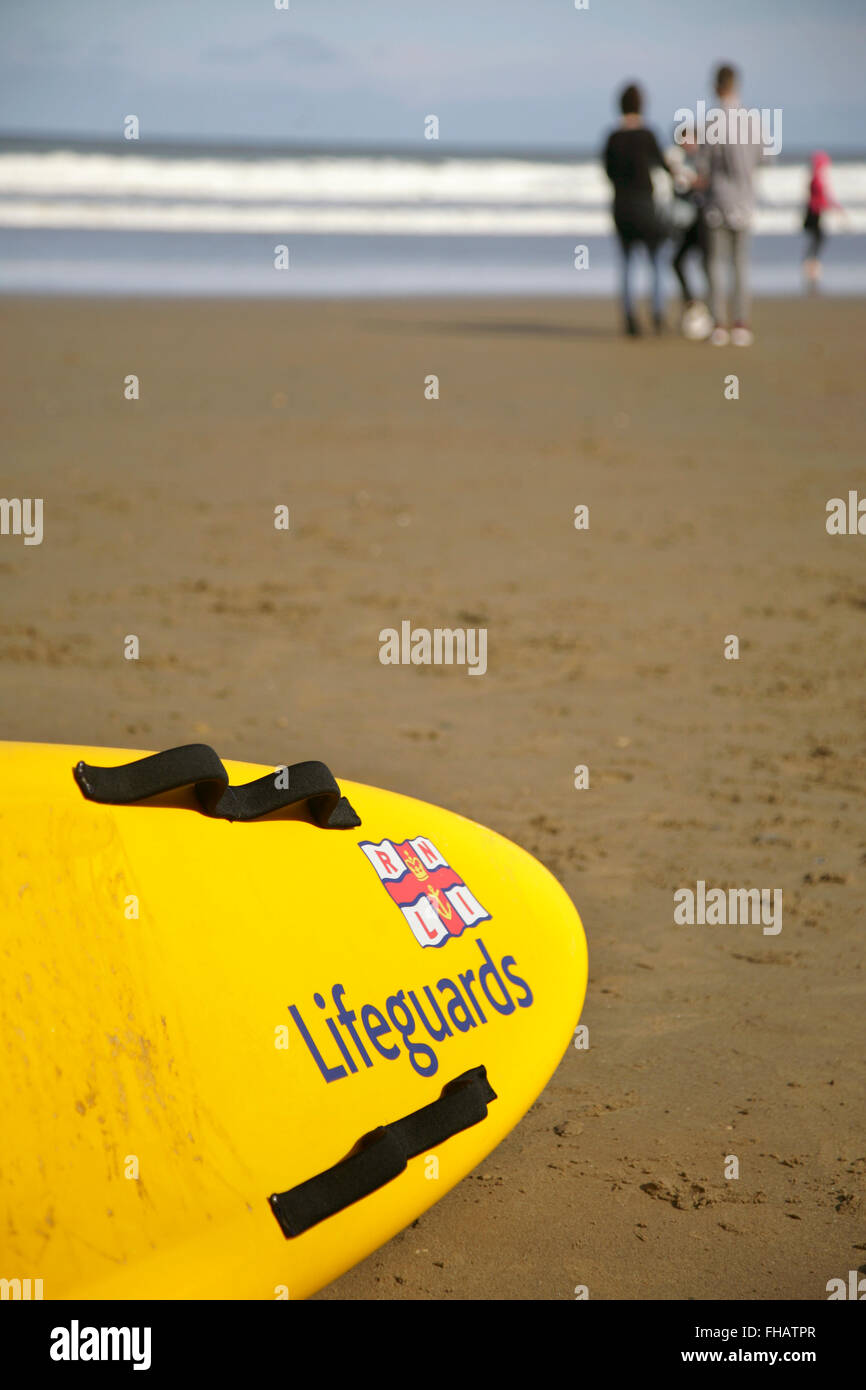 Scarborough rnli lifeboat hi-res stock photography and images - Alamy