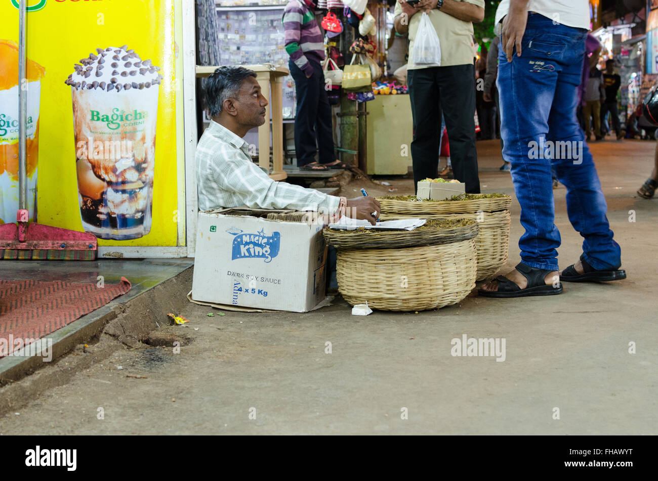 Indian street vendor hi-res stock photography and images - Alamy