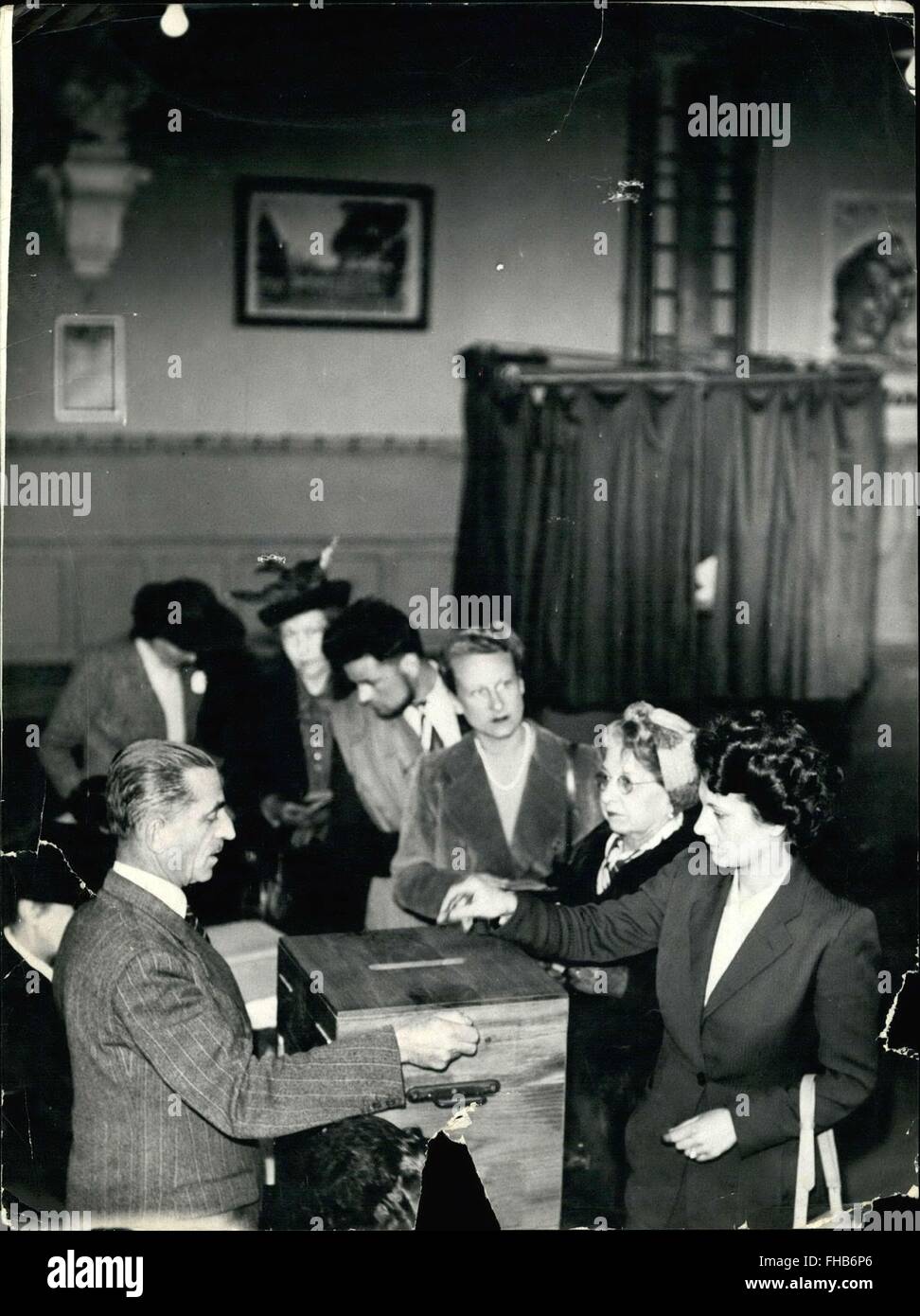 1935 - Women Voting in France Election © Keystone Pictures USA ...