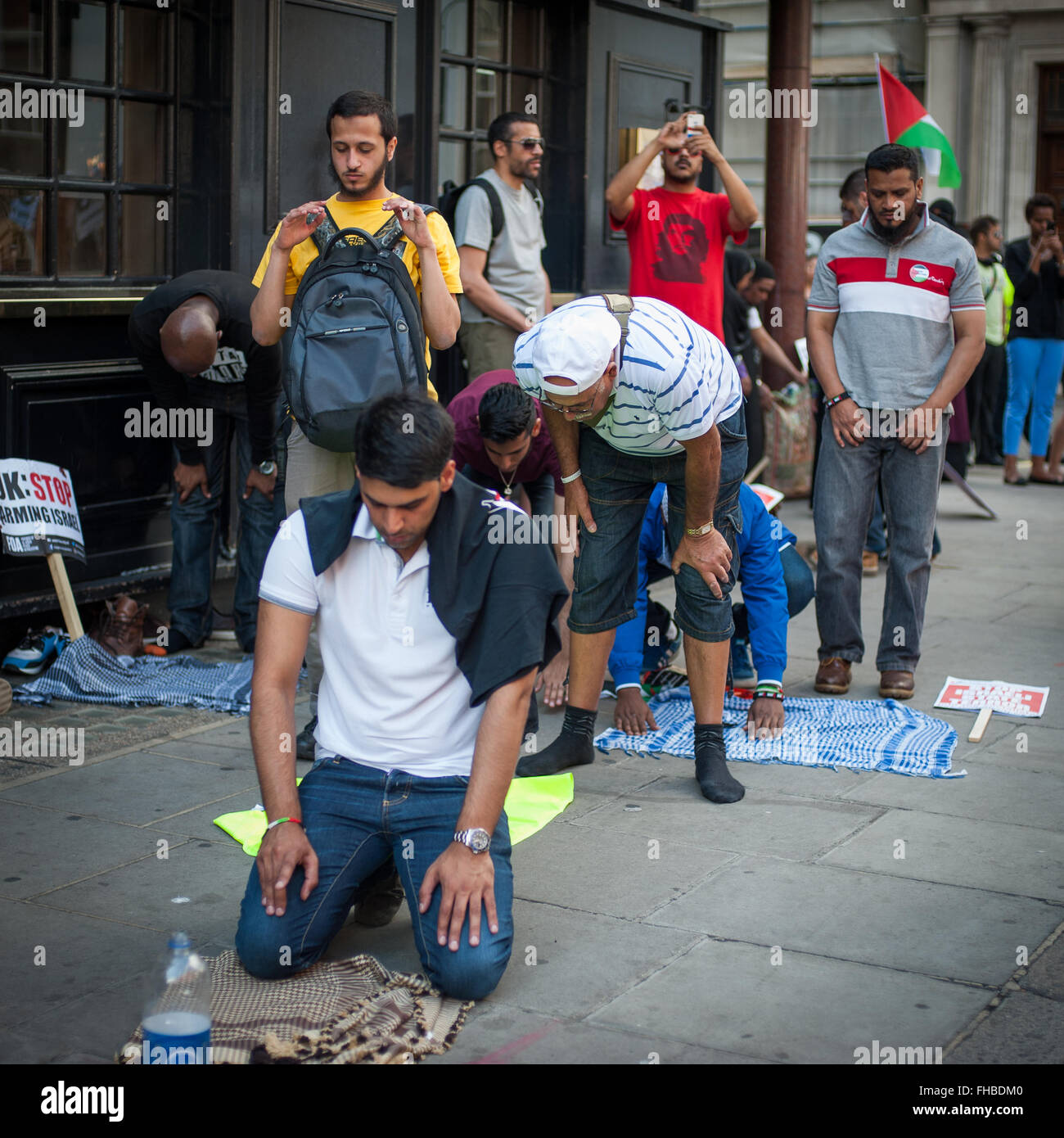 Muslim british flag hi-res stock photography and images - Alamy