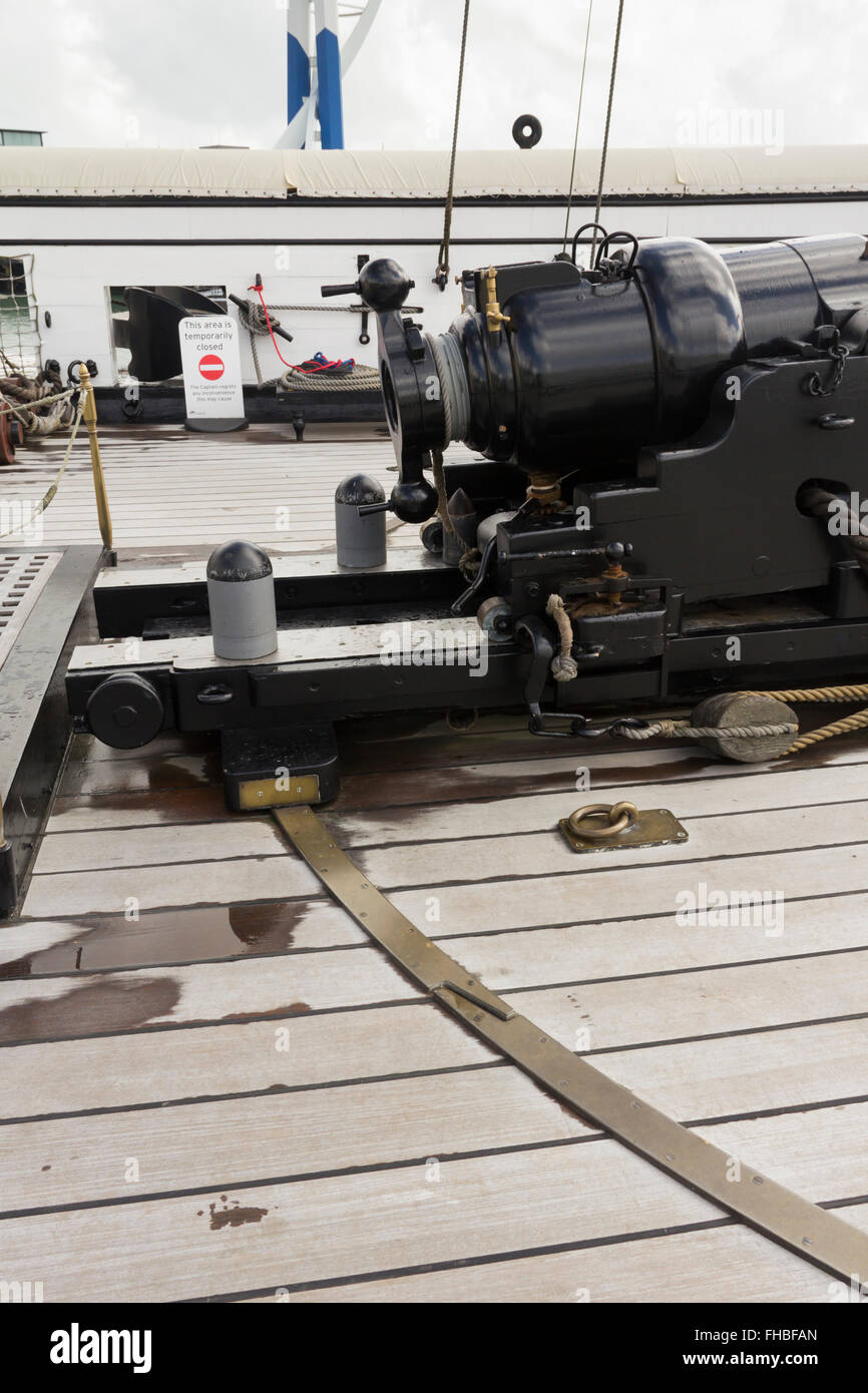 Breech loading cannon hi-res stock photography and images - Alamy