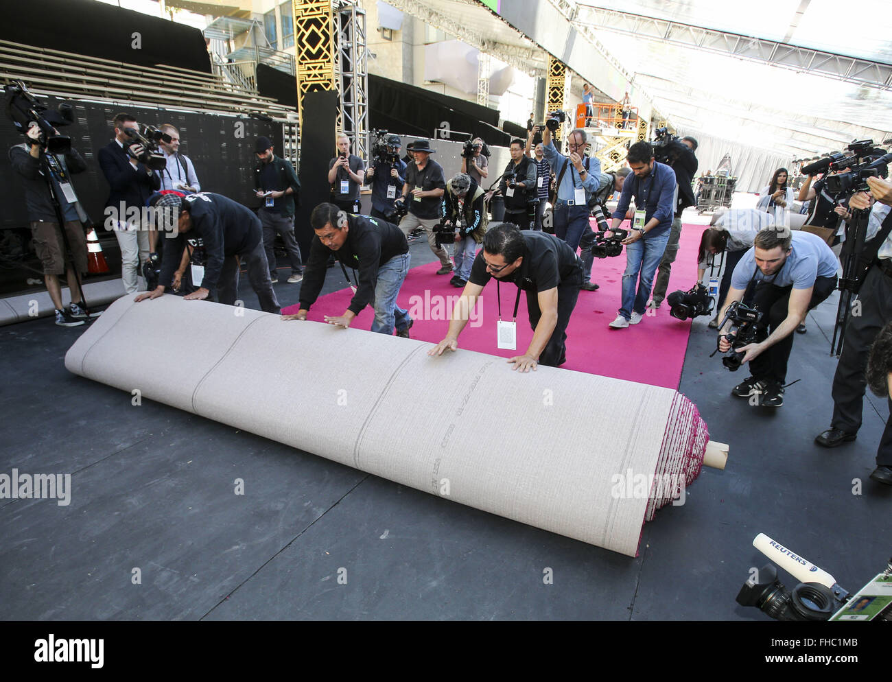 Hollywood, California, USA. 24th Feb, 2016. Workers roll out the red ...