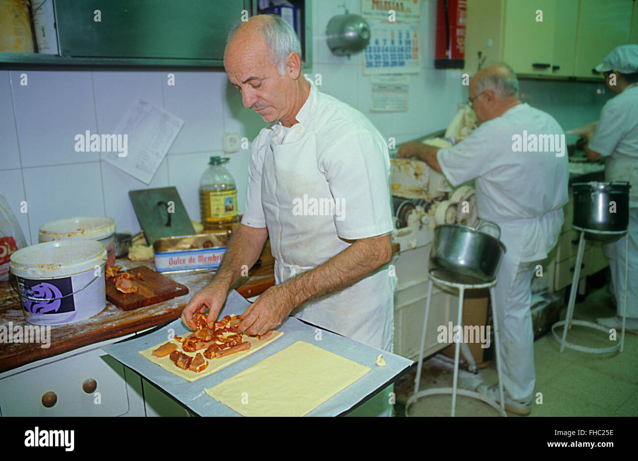 Man cooking the `hornazo´, typical food of Salamanca, La Industrial ...