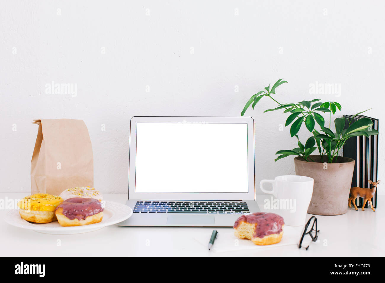 Desk still life image hi-res stock photography and images - Alamy