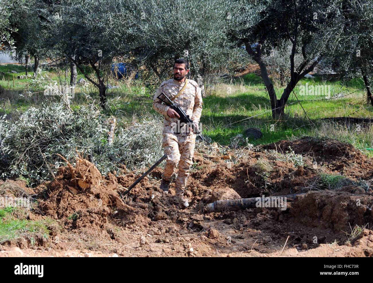 (160224) -- DARAYA, Feb. 24 (Xinhua) -- A Syrian soldier is seen in the ...
