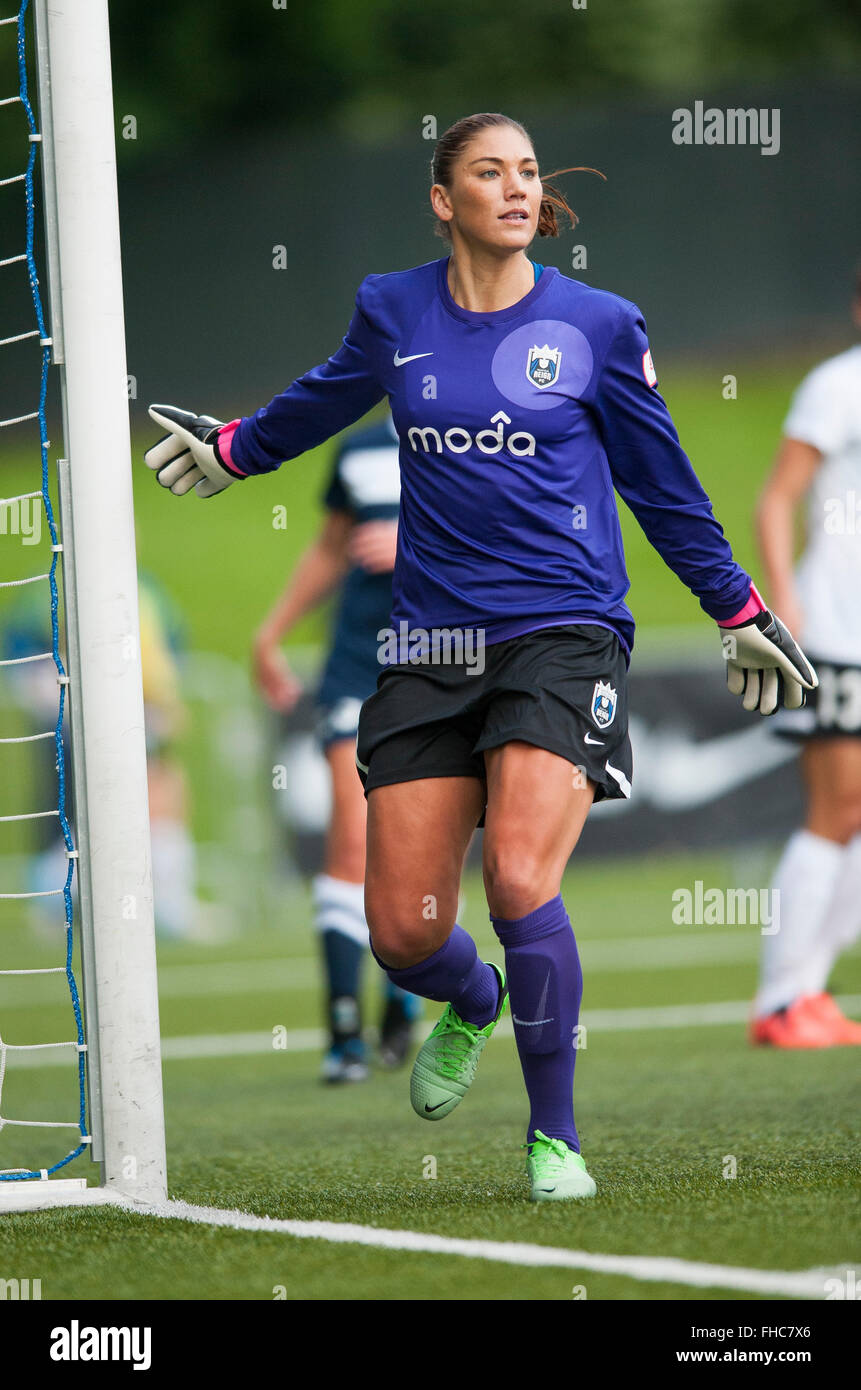 Olympian Hope Solo makes her debut in the professional National Women's ...