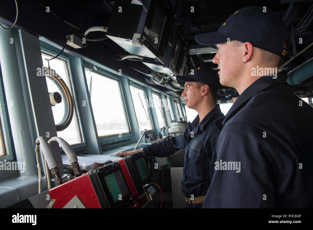 USS Farragut entering Port Khalifa, 15063, naval operation, CSG 12 ...