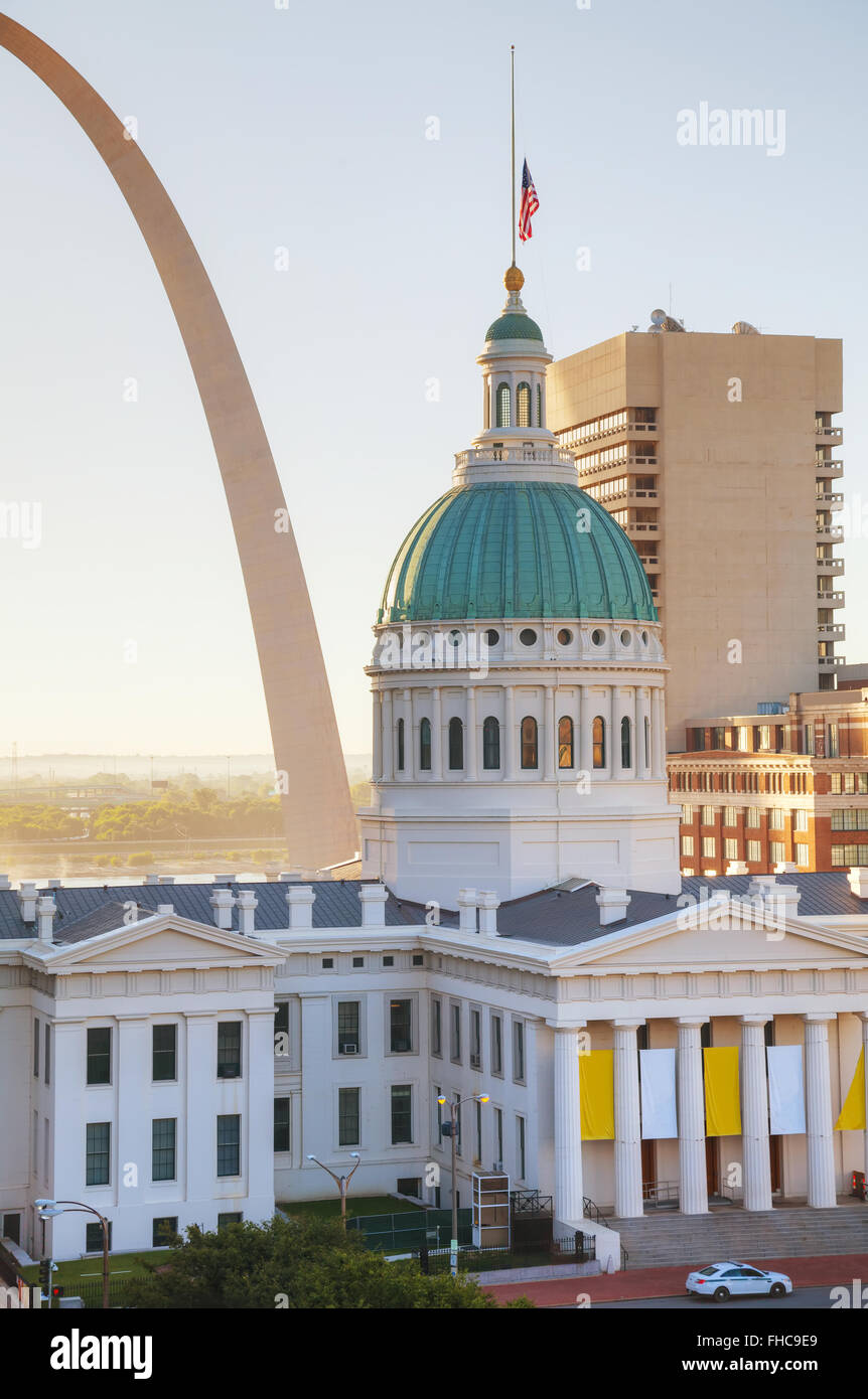 Downtown St Louis, MO with the Gateway Arch at sunrise Stock Photo - Alamy