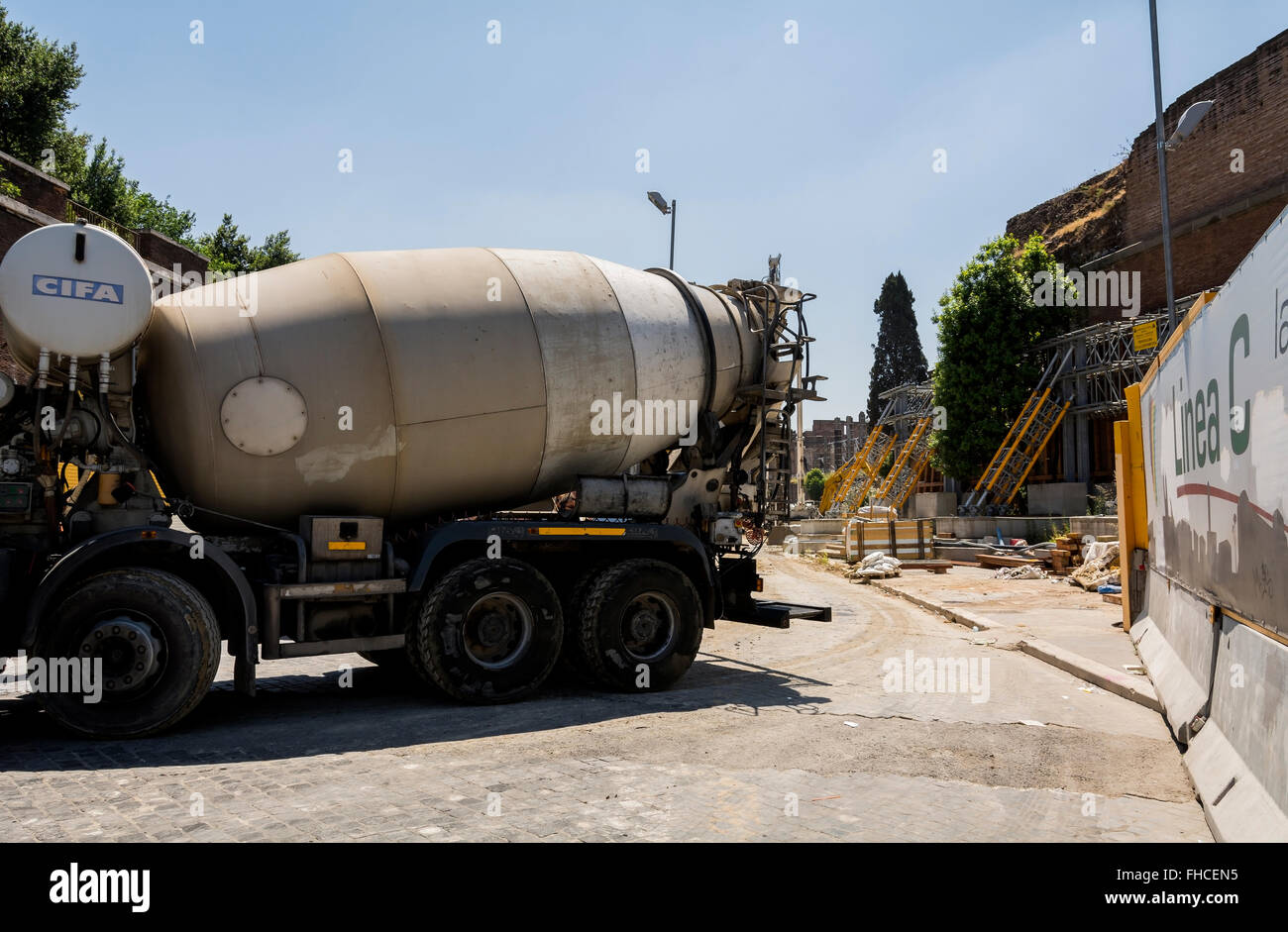 The new, third metro / subway line in Rome requires massive works to ...