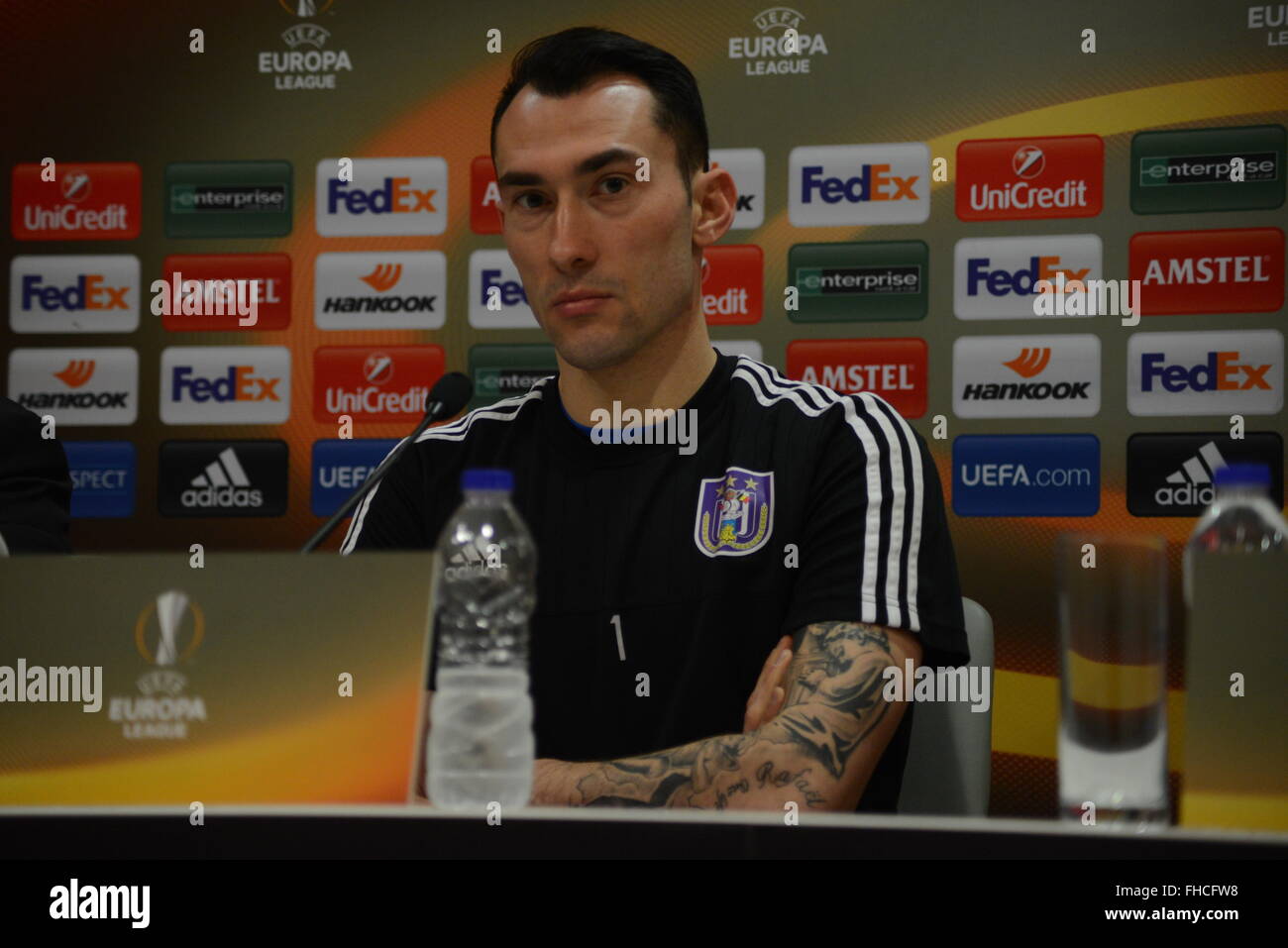 Goalkeeper of olympiacos fc hi-res stock photography and images - Alamy