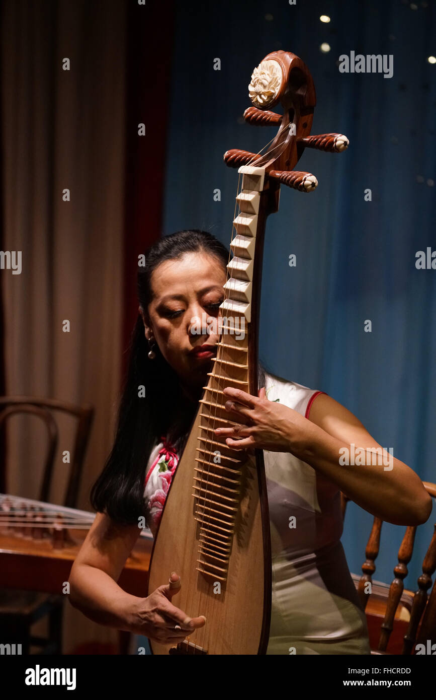 Pipa Musician Stock Photos & Pipa Musician Stock Images - Alamy