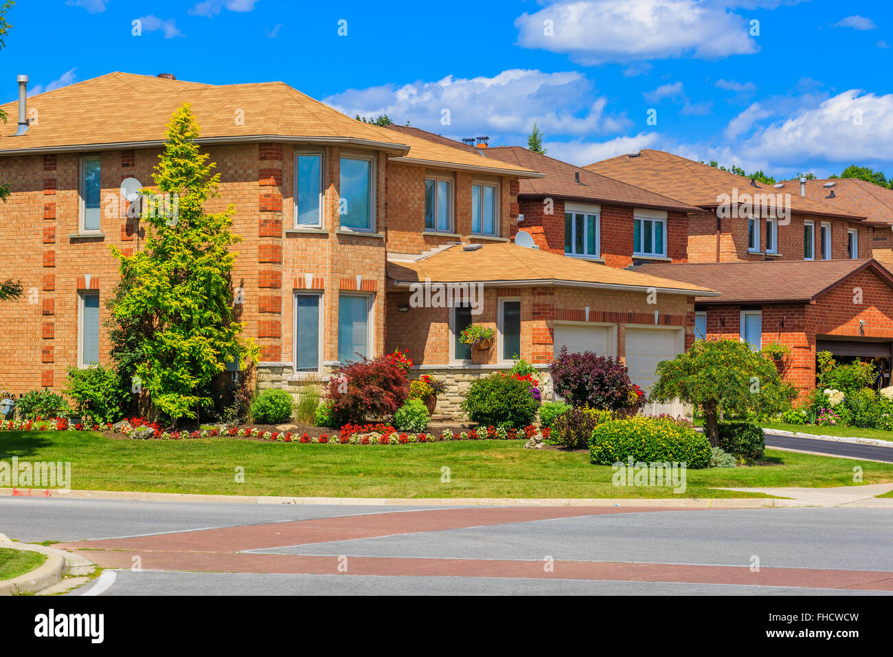 Luxury tree house hi-res stock photography and images - Alamy