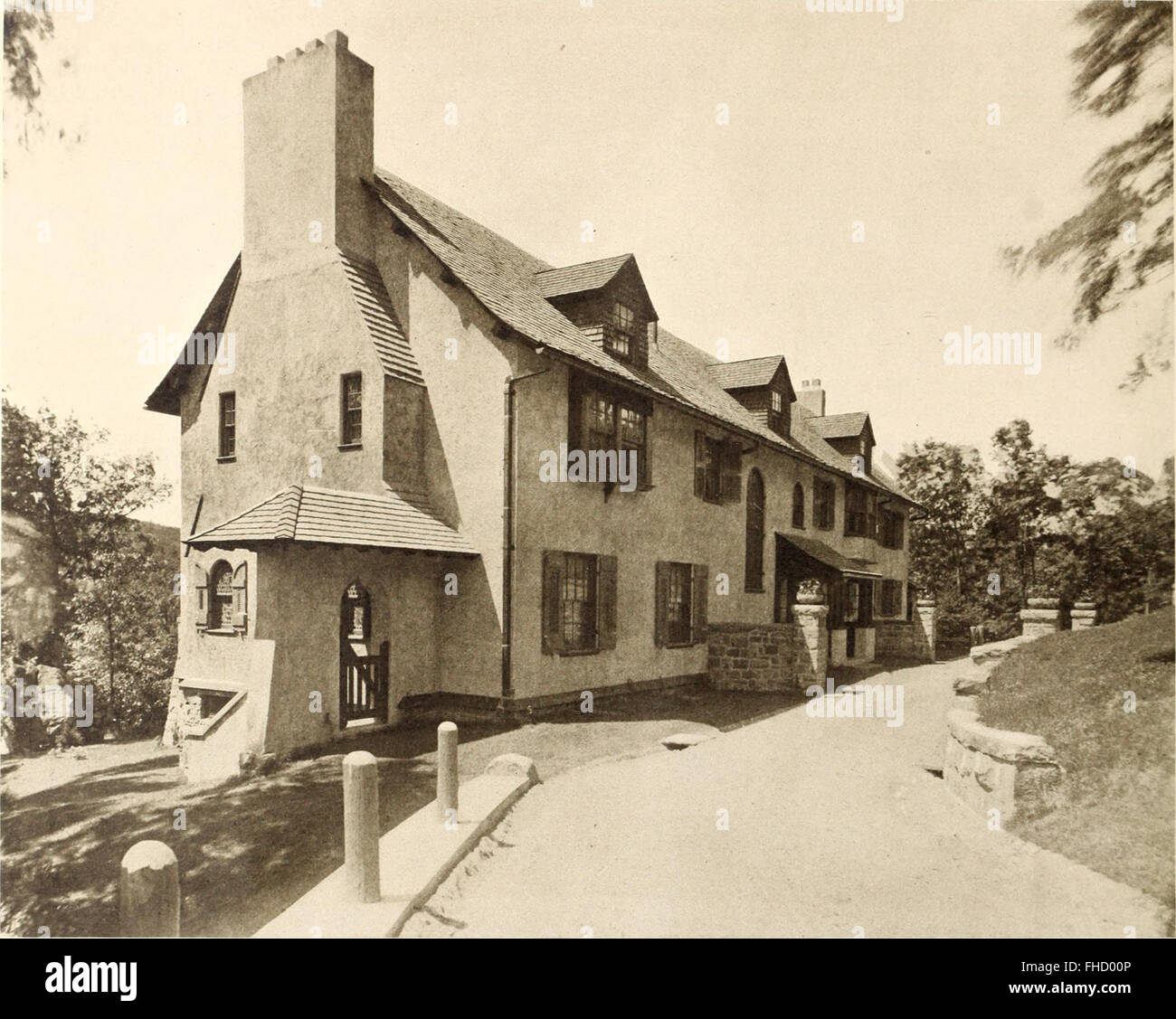 A 1905 publication showcasing American home design, architecture, and ...