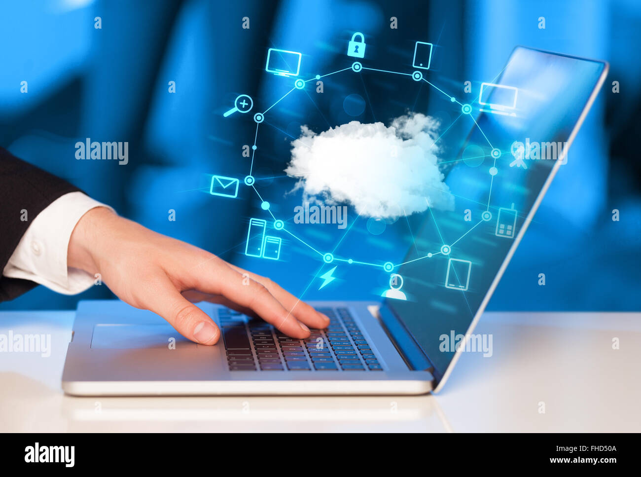 Hand working with a Cloud Computing diagram Stock Photo - Alamy