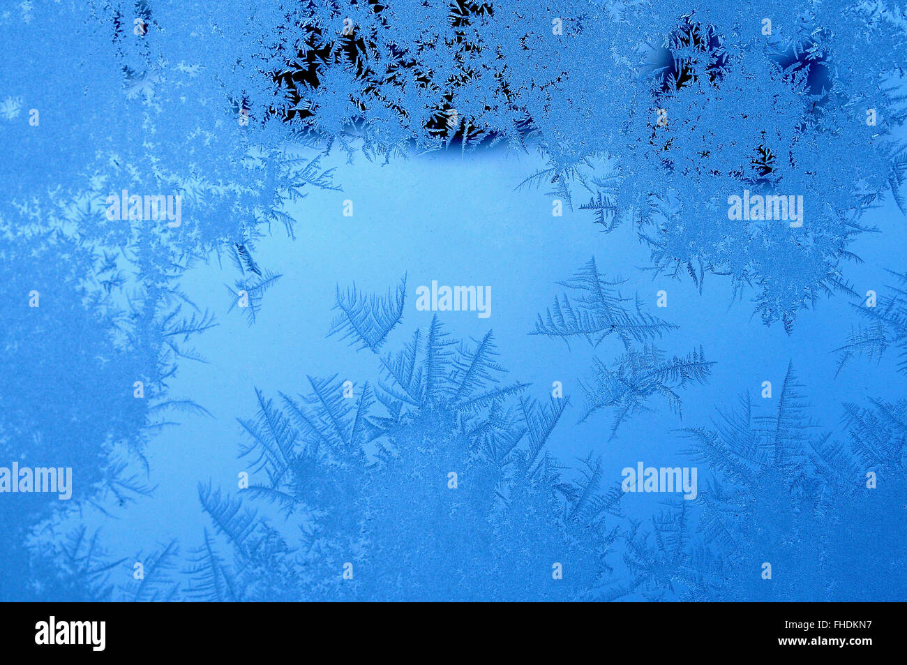 Snow crystals hi-res stock photography and images - Alamy