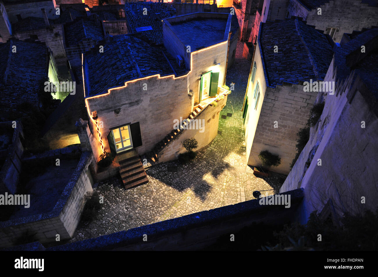 Narrow alley in Italy Stock Photo - Alamy