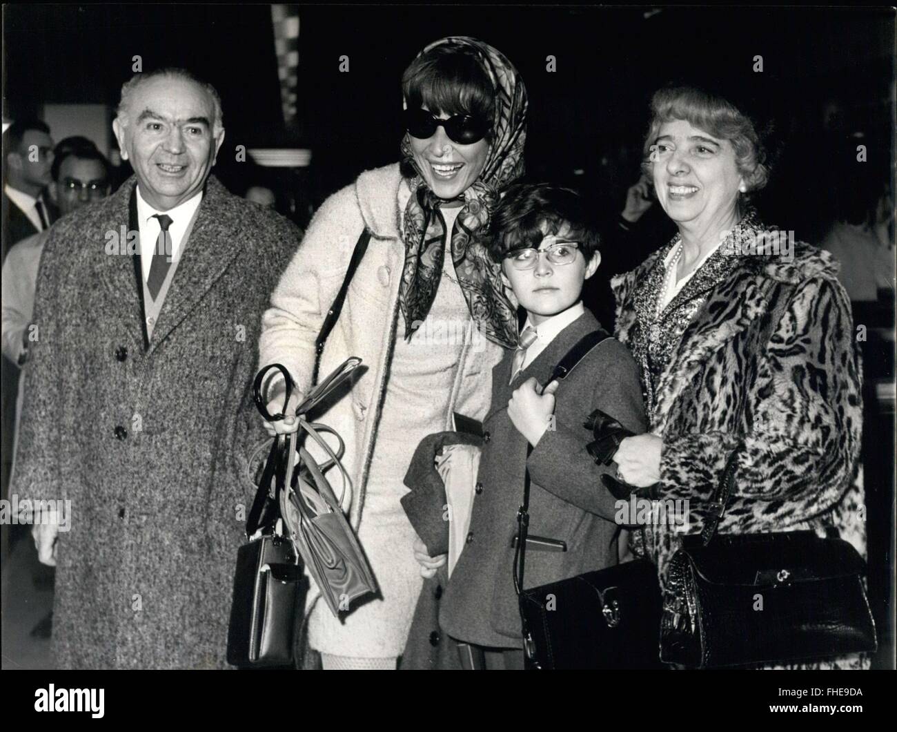 1974 - Michele Ray, the war correspondant who was captured by the ...