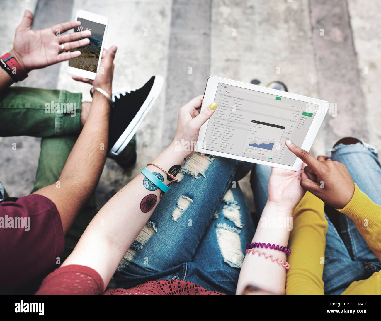 Mobile analysis hi-res stock photography and images - Alamy