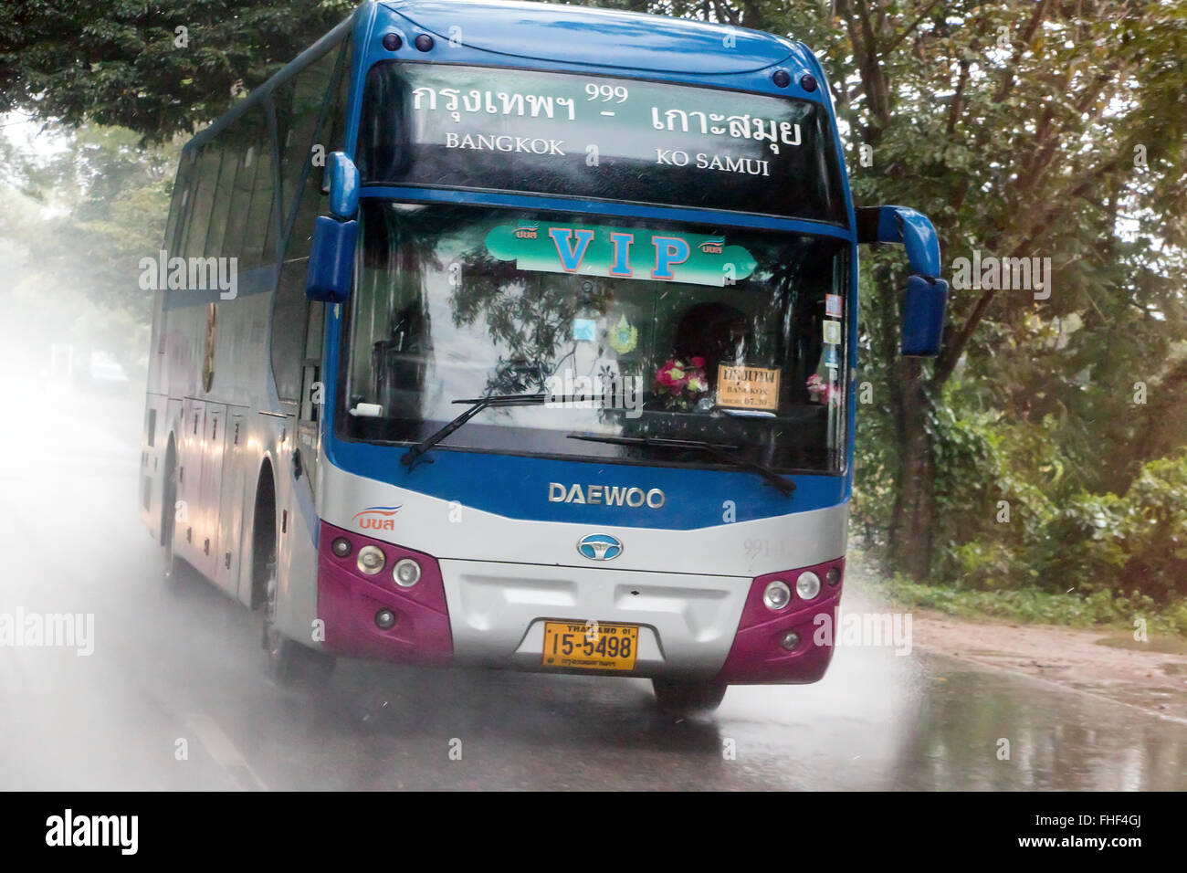 Bus and rain hi-res stock photography and images - Alamy