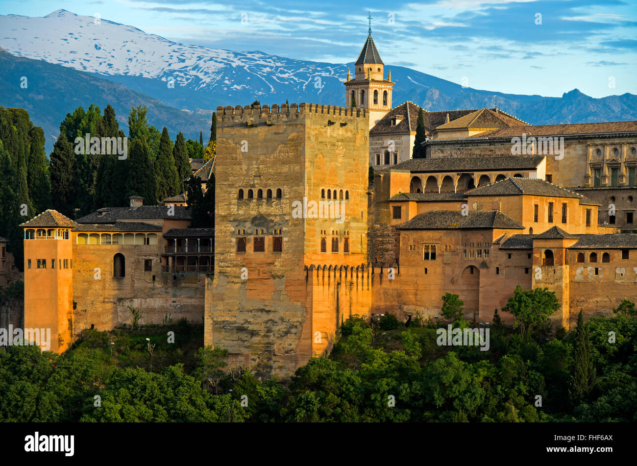 Evening light on the Alhambra, in front of the mountains of Sierra ...