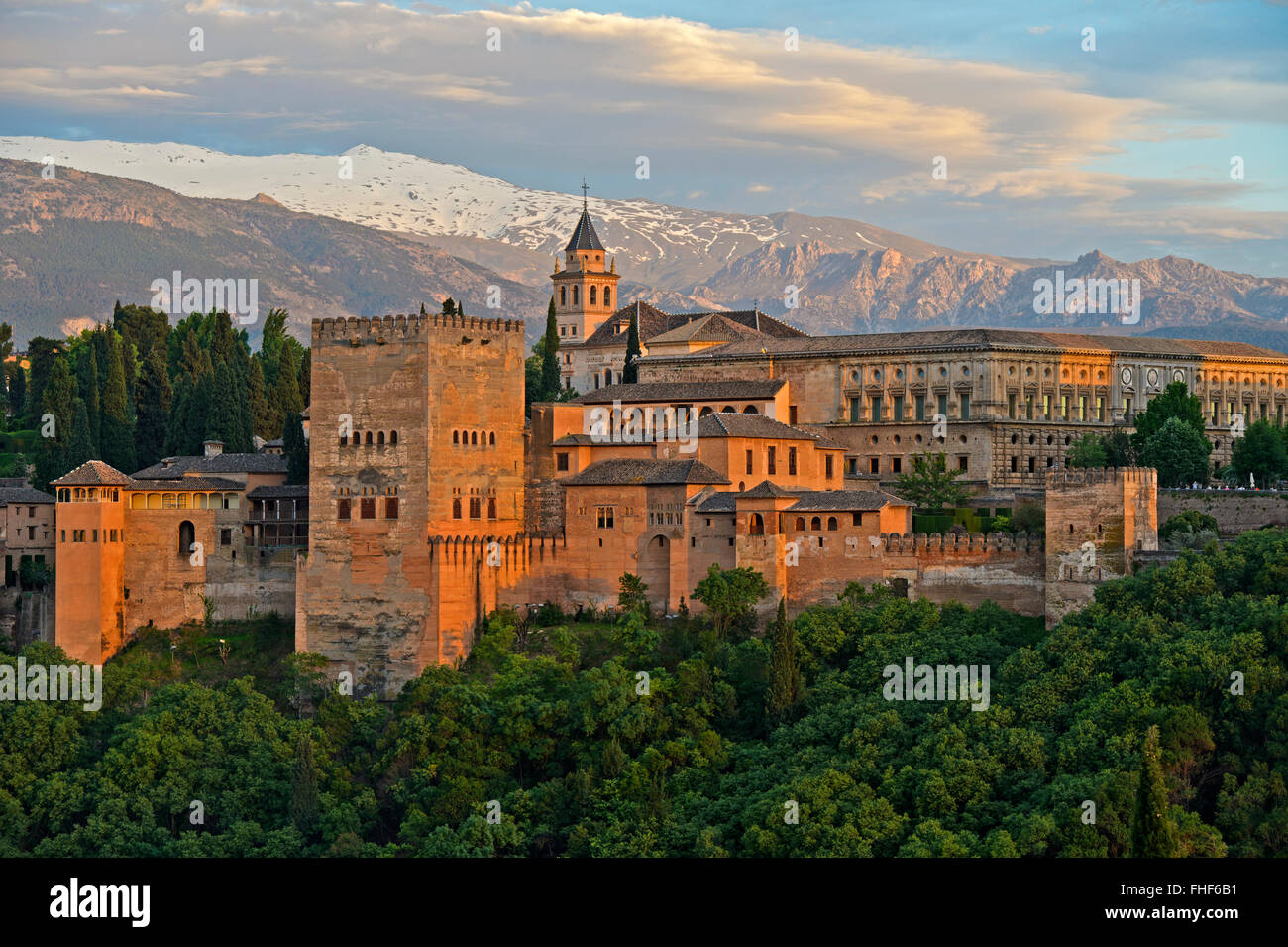 Evening light on the Alhambra, in front of the mountains of Sierra ...