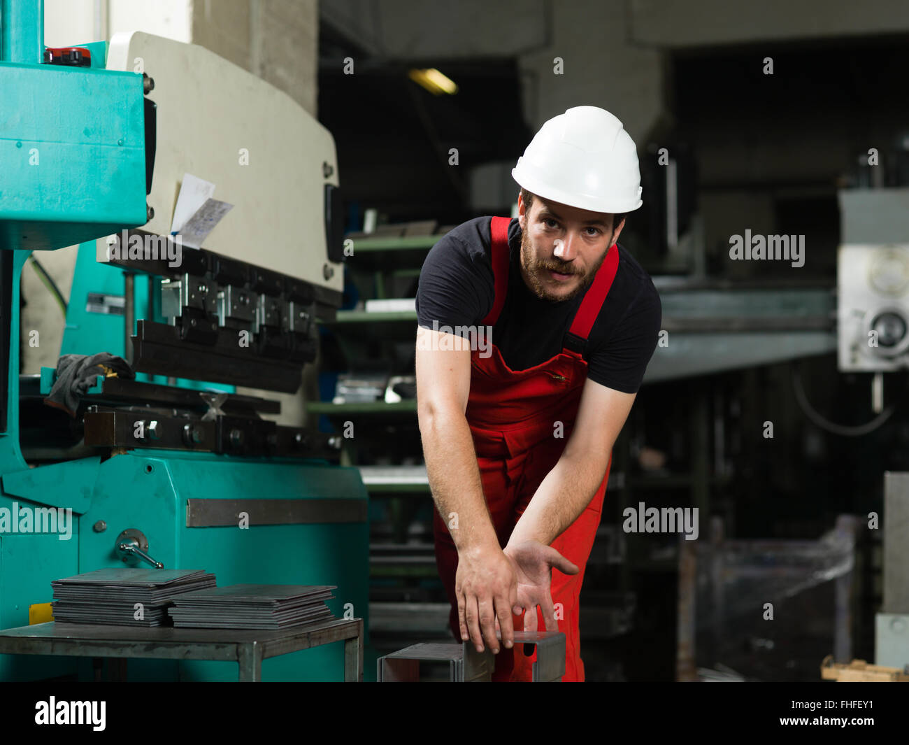 Bending precise hi-res stock photography and images - Alamy