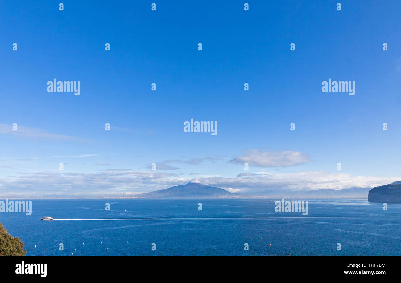 View mount vesuvius from sorrento hi-res stock photography and images ...