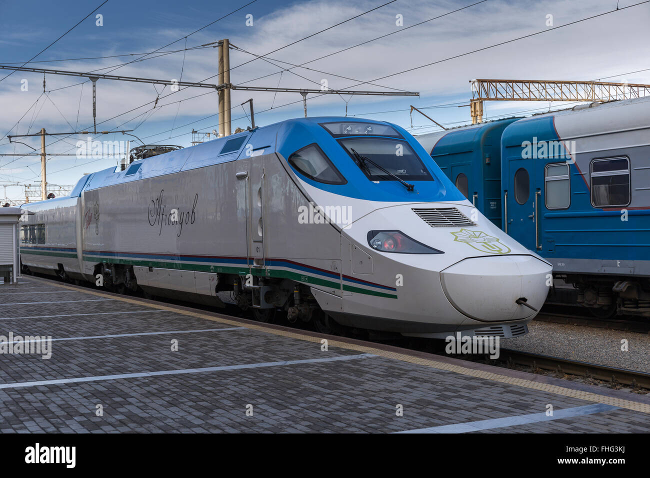 Bullet train standing at Samarkand station Stock Photo - Alamy