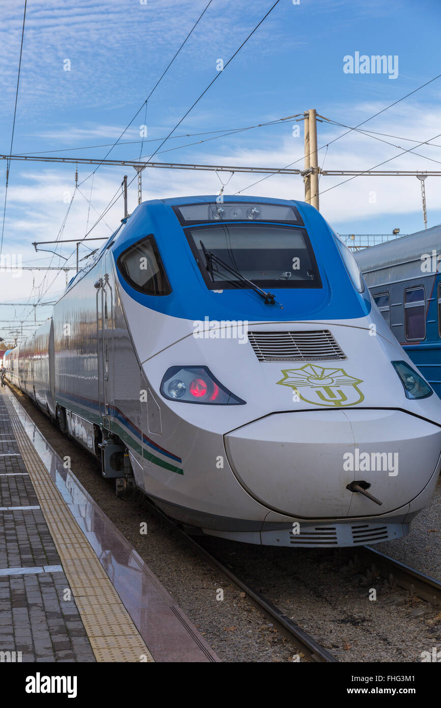 Samarkand train station hi-res stock photography and images - Alamy
