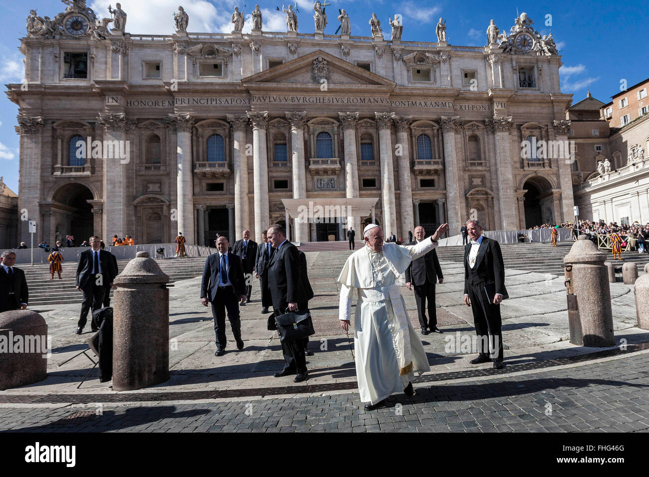 Pope Francis leaves at the end of his Weekly General Audience in St ...