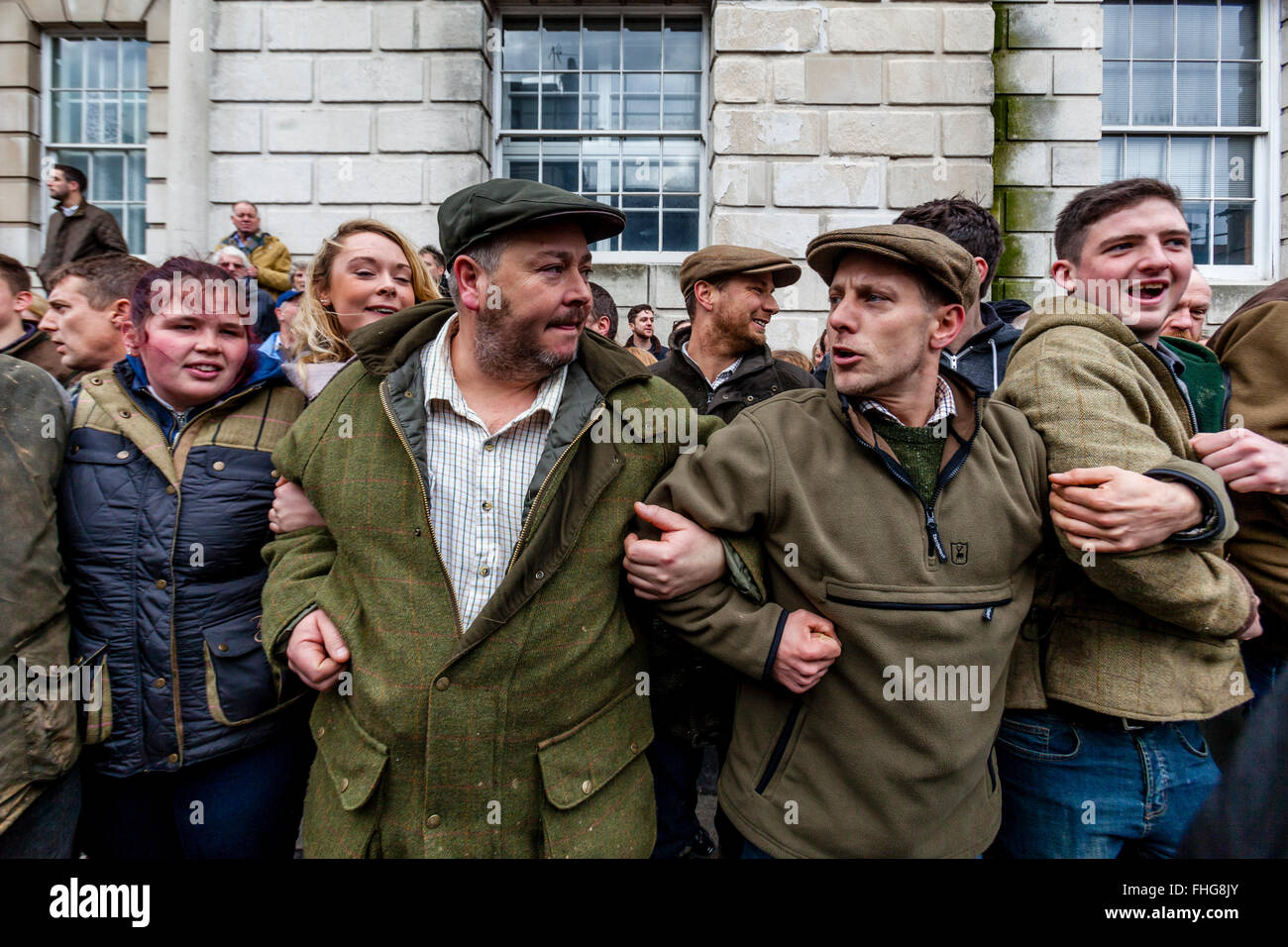 Hunt Supporters Link Arms To Protect Riders and Horses At The Boxing ...