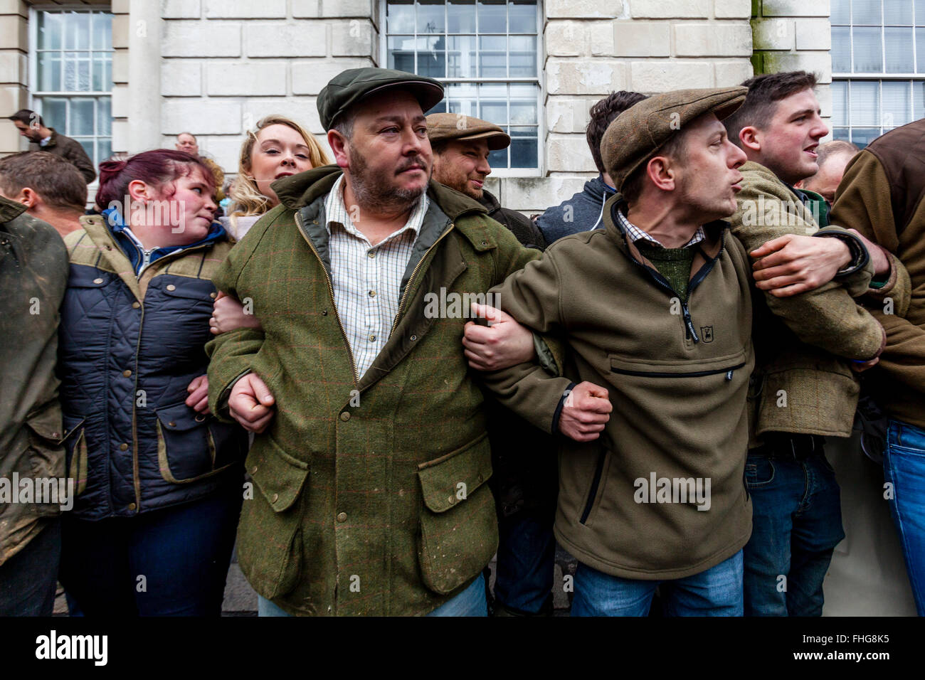 Hunt Supporters Link Arms To Protect Riders and Horses At The Boxing ...