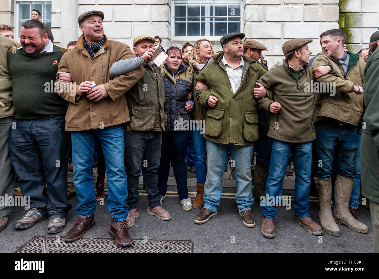 Hunt Supporters Link Arms To Protect Riders and Horses At The Boxing ...