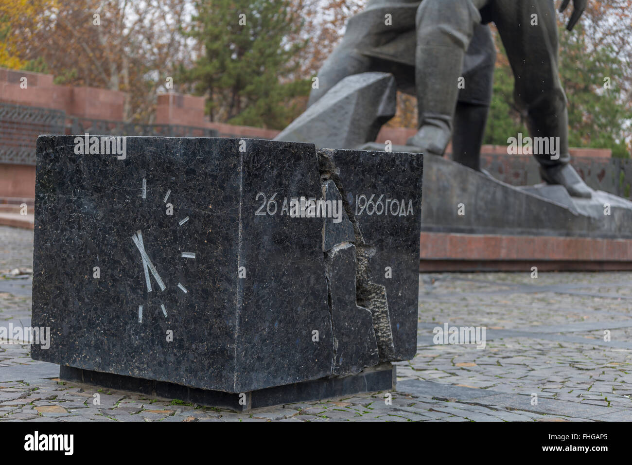 The Courage Monument; symbolising the strength of Tashkent citizens ...