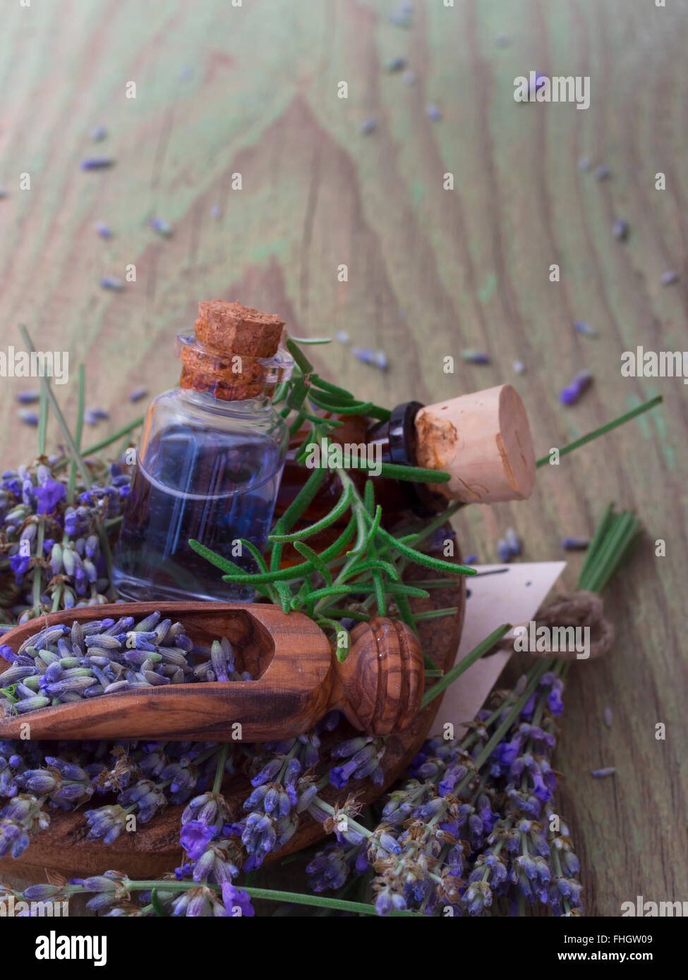 Lavender arrangement hi-res stock photography and images - Alamy
