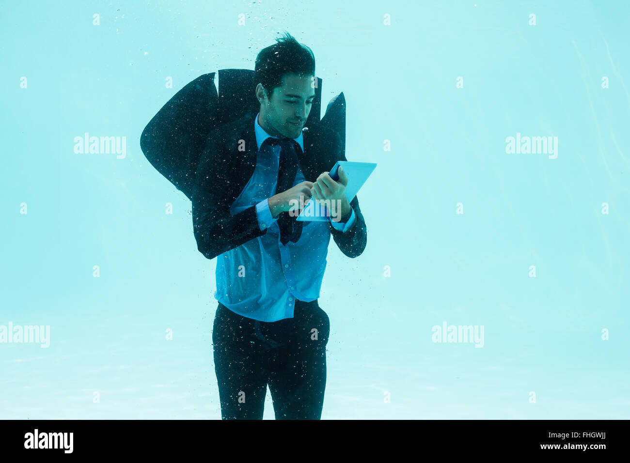 Man underwater tablet hi-res stock photography and images - Alamy