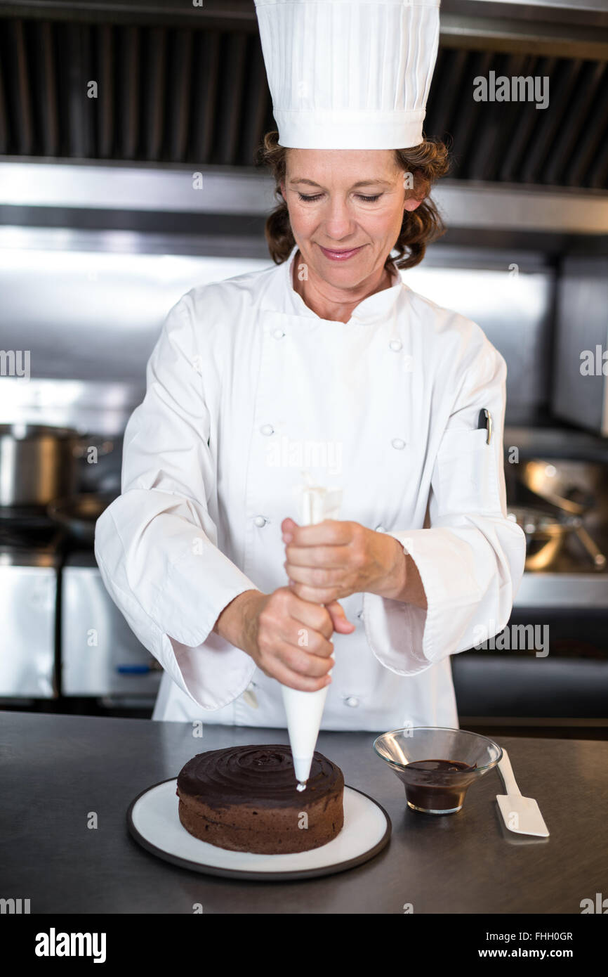 Piping cake hi-res stock photography and images - Alamy