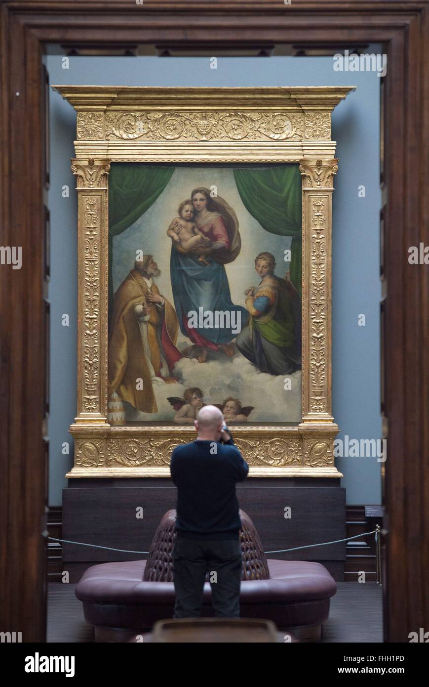 Dresden, Germany. 25th Feb, 2016. Journalists photographs the painting ...
