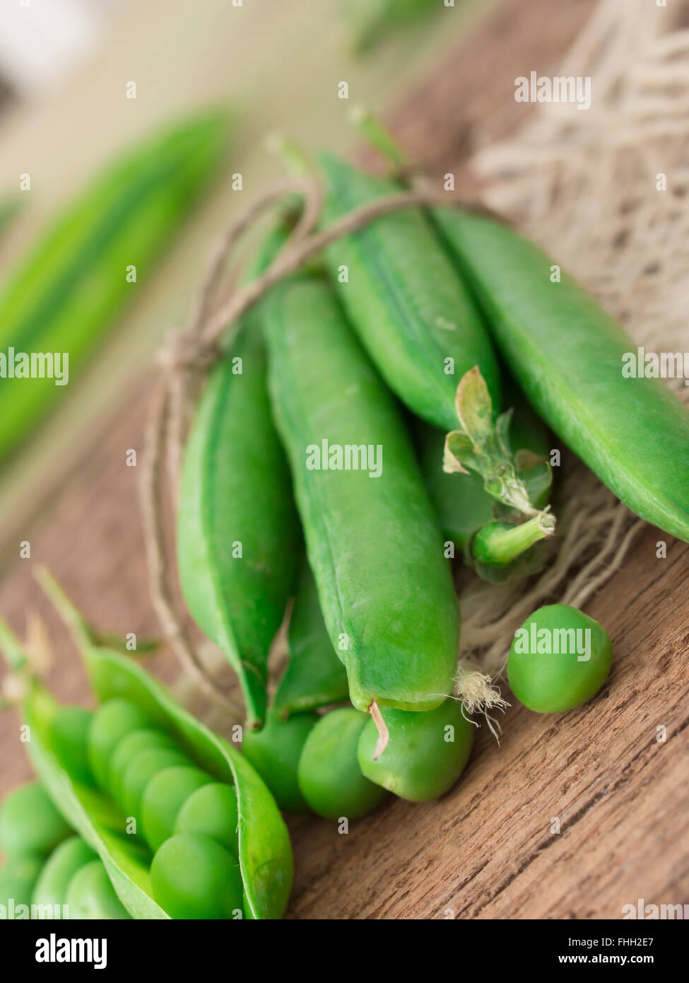 Harvesting sweet peas hi-res stock photography and images - Alamy