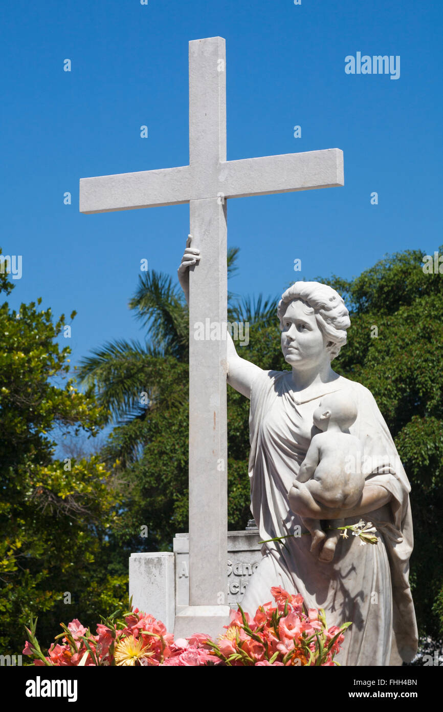Cross sculpture cemetery hi-res stock photography and images - Alamy